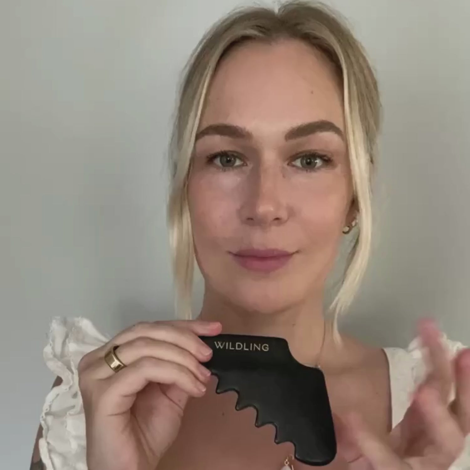 Empress Gua Sha Stimulating Scalp Comb | Wildling